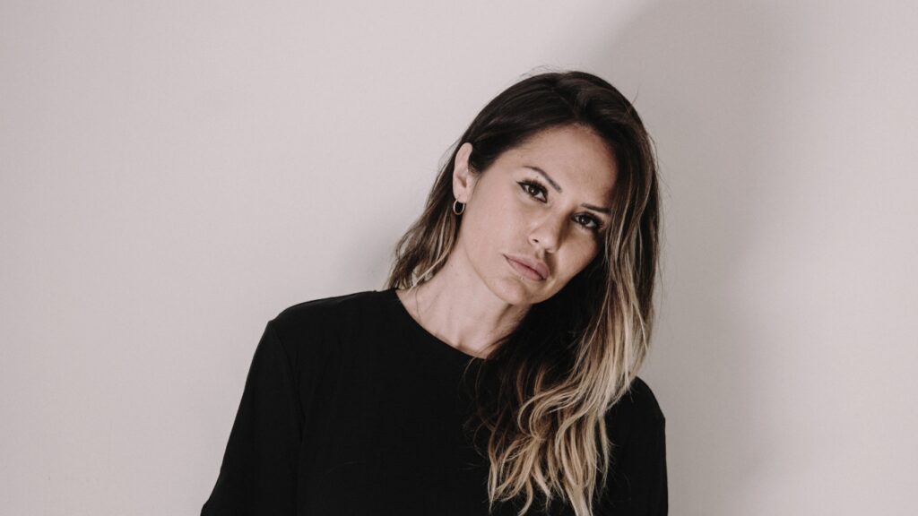 Deborah De Luca Releases a Song that Her Fans Have Eagerly Awaited!